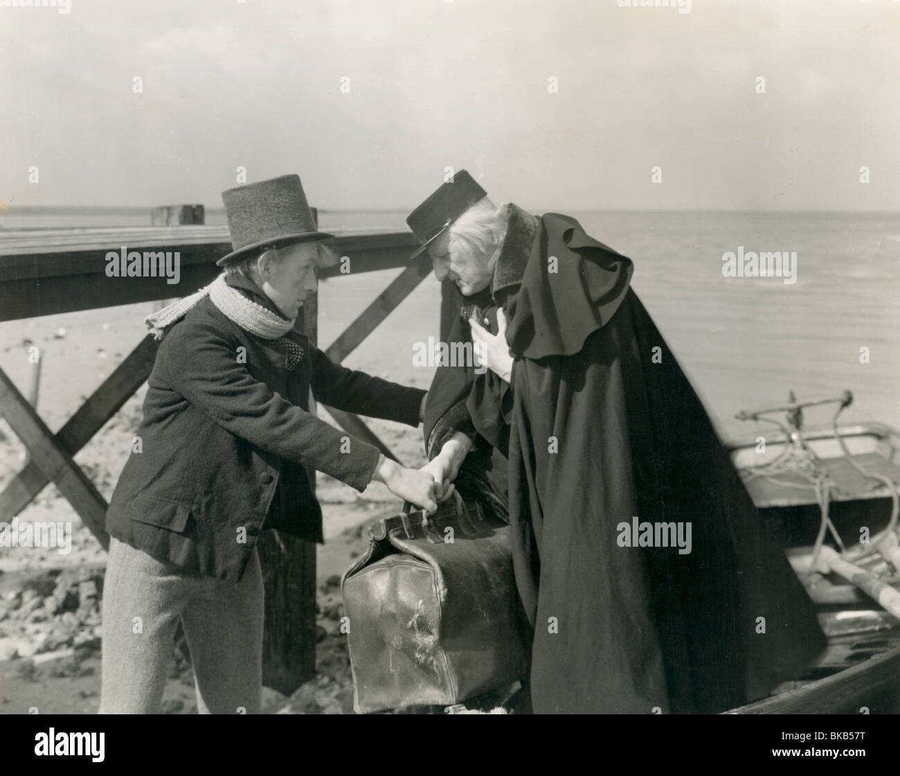 GREAT EXPECTATIONS (1946) ALEC GUINNESS, FINLAY CURRIE GEX 001P Stock ...