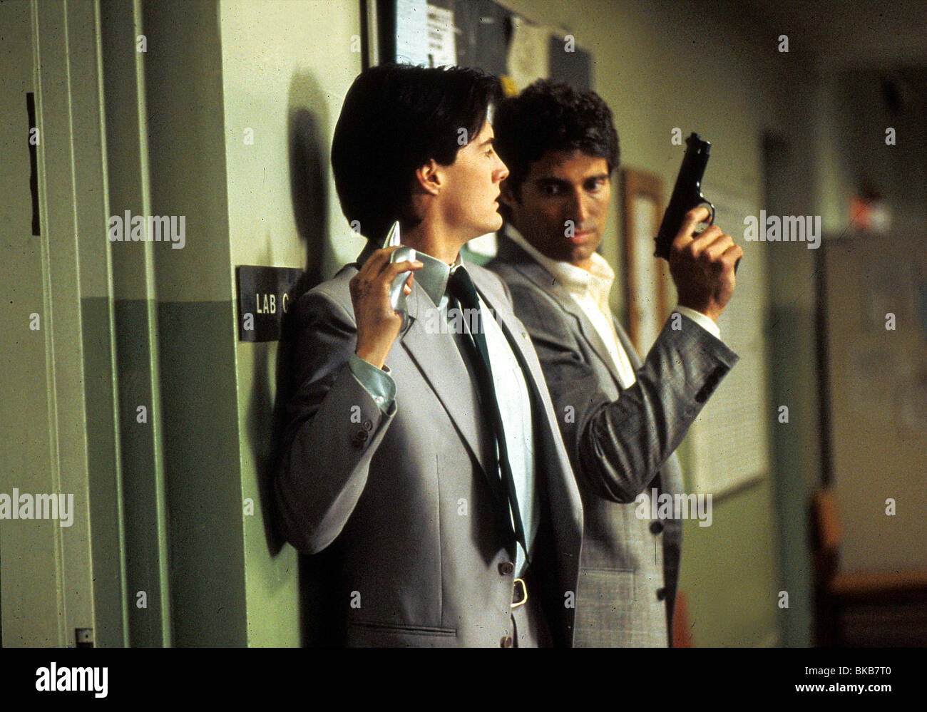 THE HIDDEN (1988) KYLE MacLACHLAN, MICHAEL NOURI HID 013 Stock Photo ...