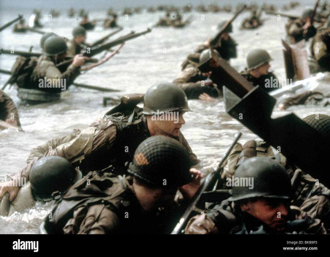 SAVING PRIVATE RYAN (1998) TOM HANKS SAPR 007 Stock Photo - Alamy