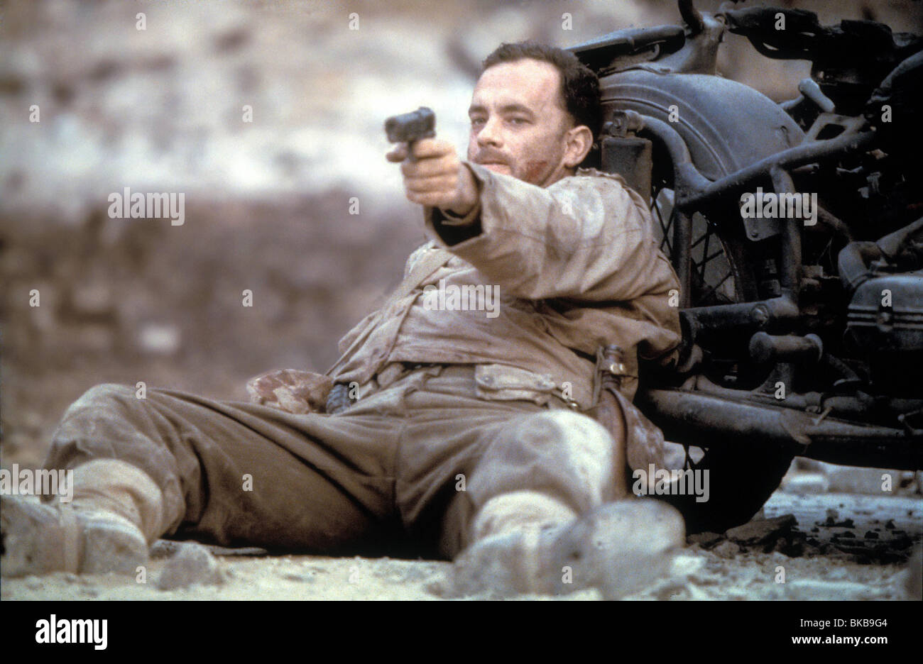 SAVING PRIVATE RYAN (1998) TOM HANKS SAPR 105 Stock Photo - Alamy