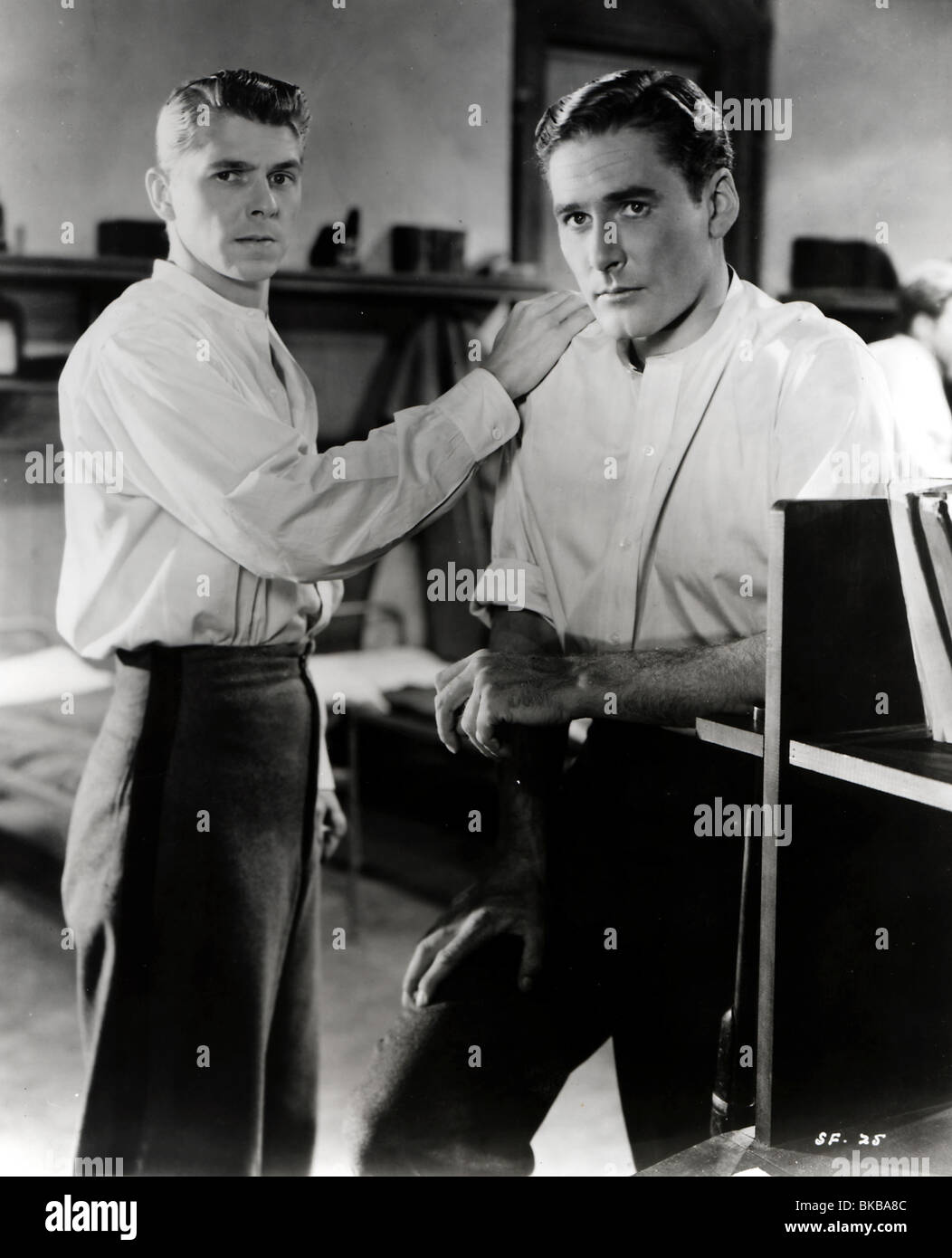 SANTA FE TRAIL (1940) RONALD REAGAN, ERROL FLYNN SFET 004P Stock Photo ...