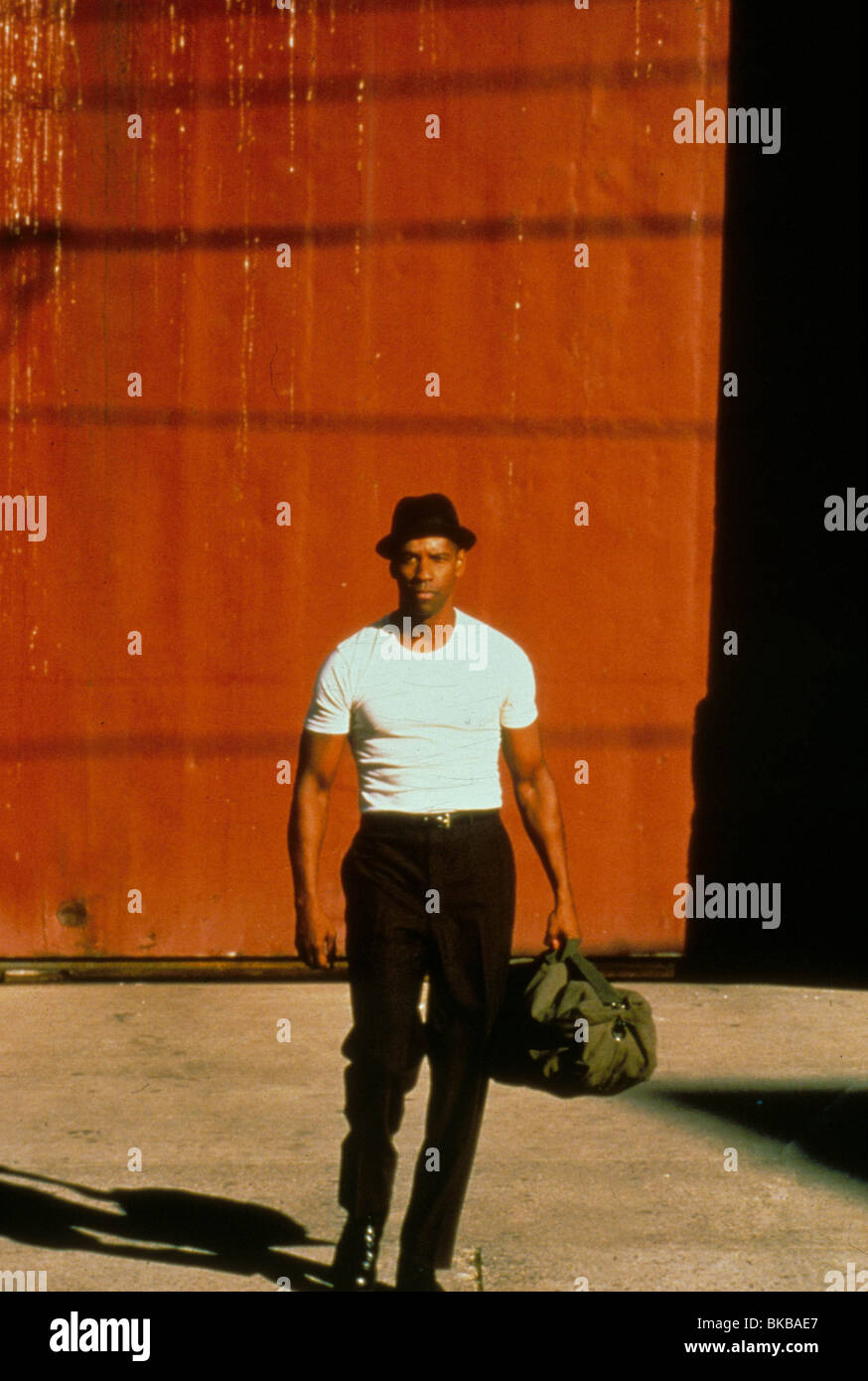 HURRICANE (2000) DENZEL WASHINGTON HUIC 073 Stock Photo - Alamy