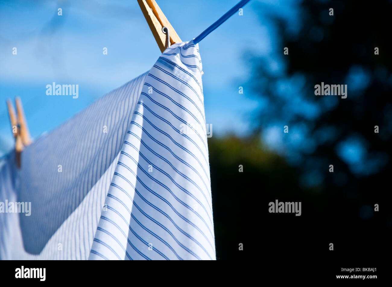 Drying washing line uk hi-res stock photography and images - Alamy