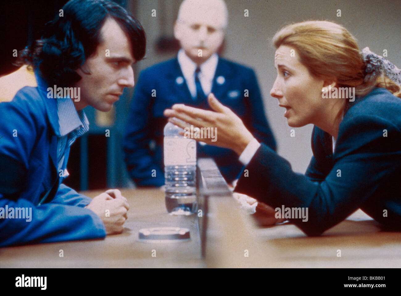 IN THE NAME OF THE FATHER (1993) DANIEL DAY-LEWIS, EMMA THOMPSON PRISON ...