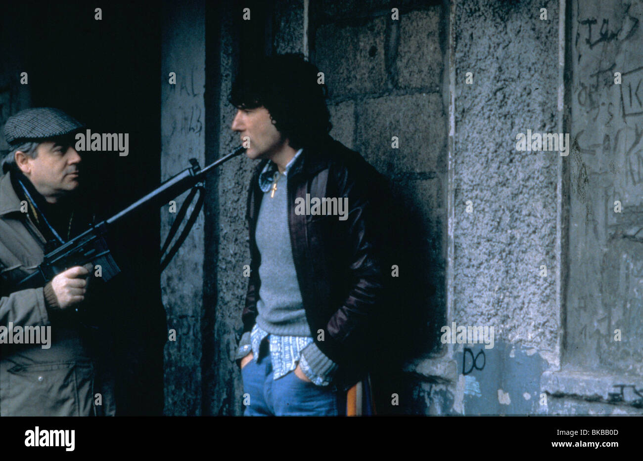 IN THE NAME OF THE FATHER (1993) DANIEL DAY-LEWIS RIFLE, CLOTH CAP ...
