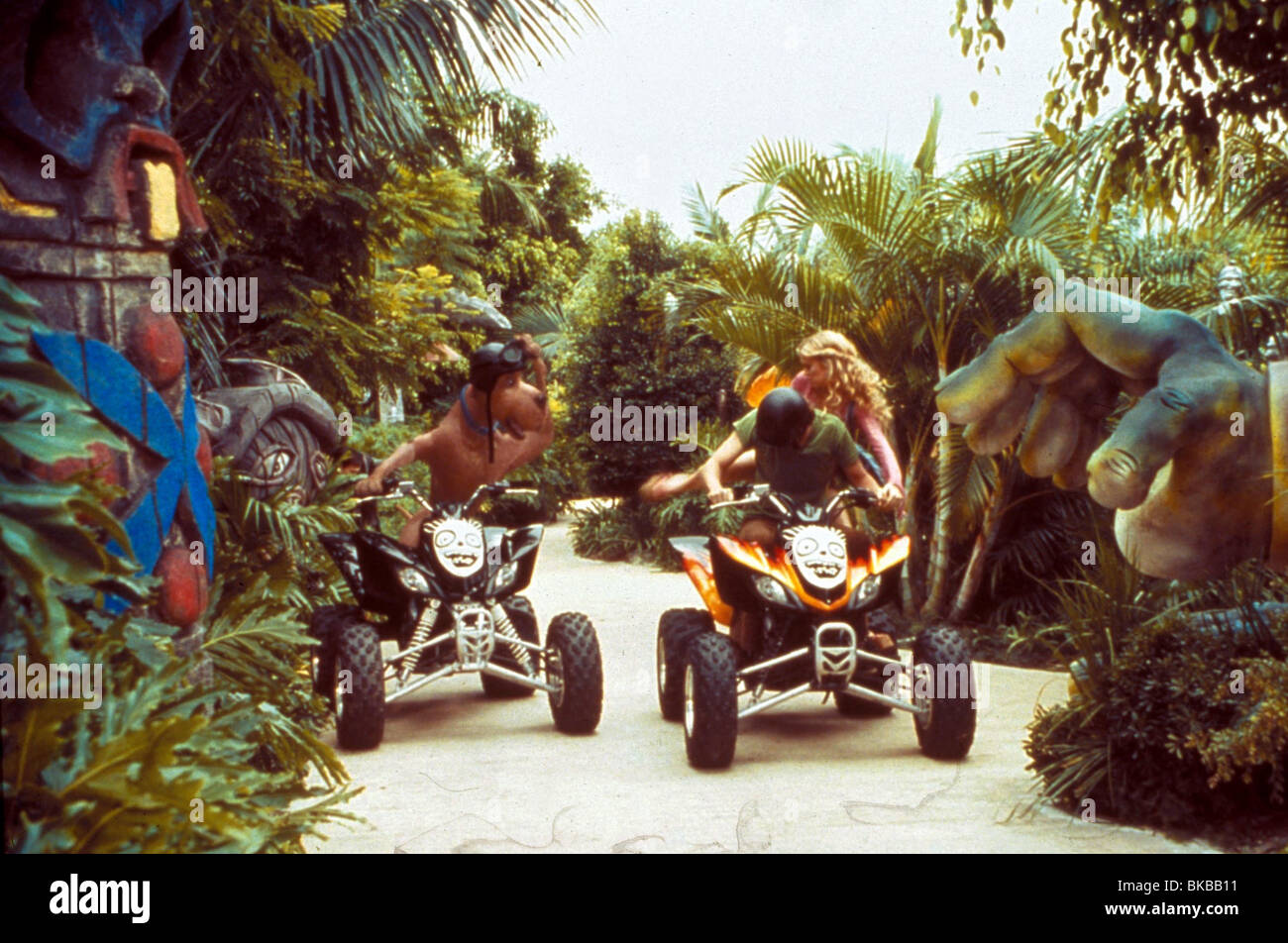 Isla fisher scooby doo doo 2002 hi-res stock photography and images - Alamy