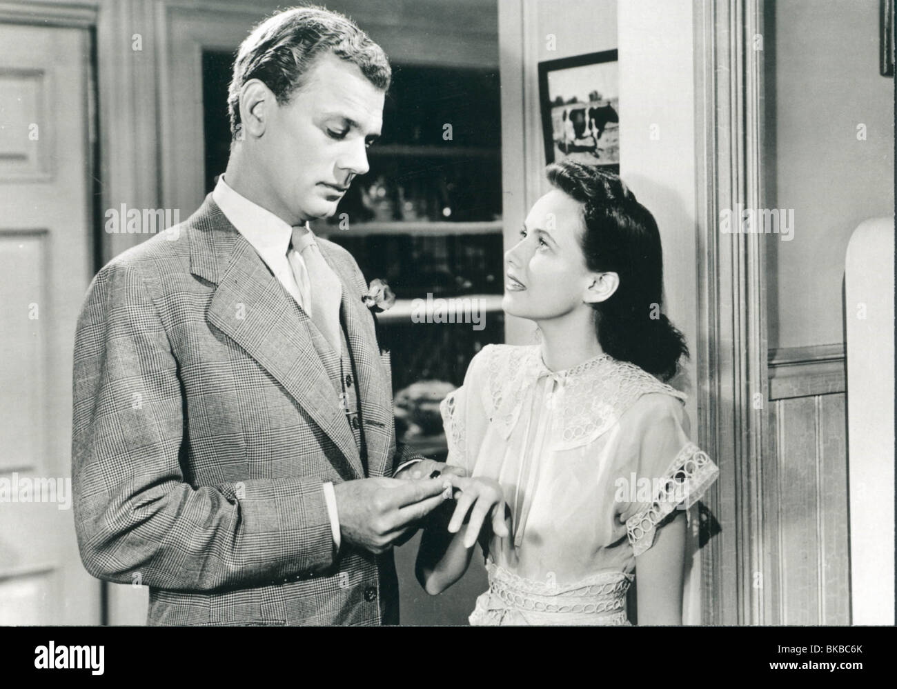 SHADOW OF A DOUBT (1943) JOSEPH COTTEN, TERESA WRIGHT SHDB 005P Stock ...