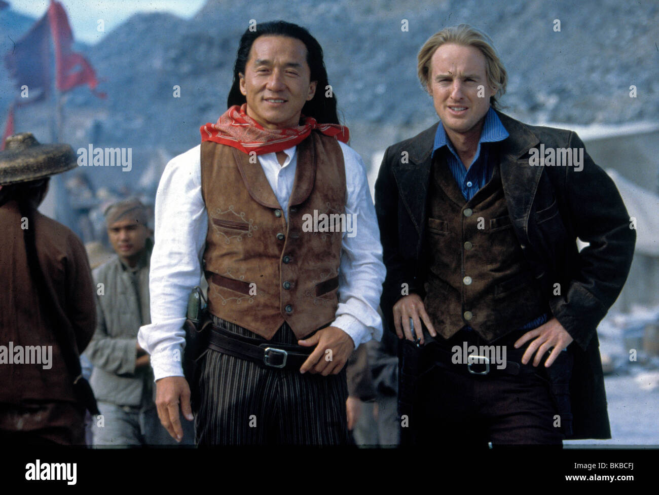 SHANGHAI NOON (2000) JACKIE CHAN, OWEN WILSON SHNO 015 Stock Photo - Alamy