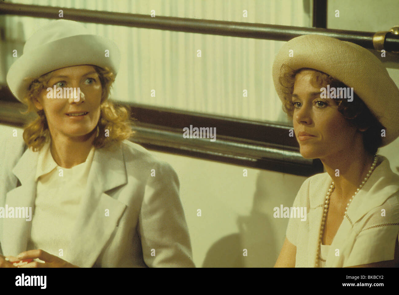 JULIA (1977) VANESSA REDGRAVE, JANE FONDA JUL 013 Stock Photo - Alamy