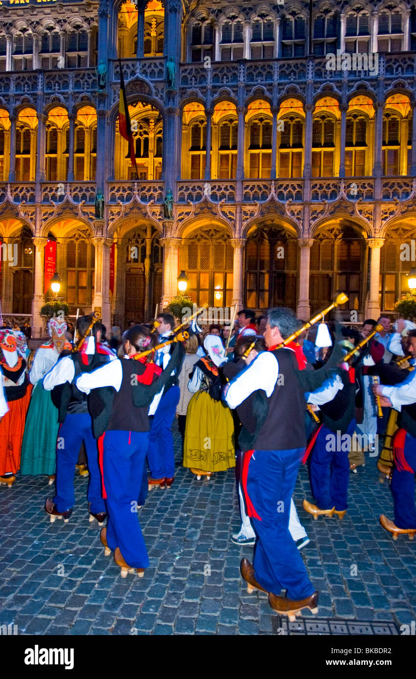 European folk dances hi-res stock photography and images - Alamy