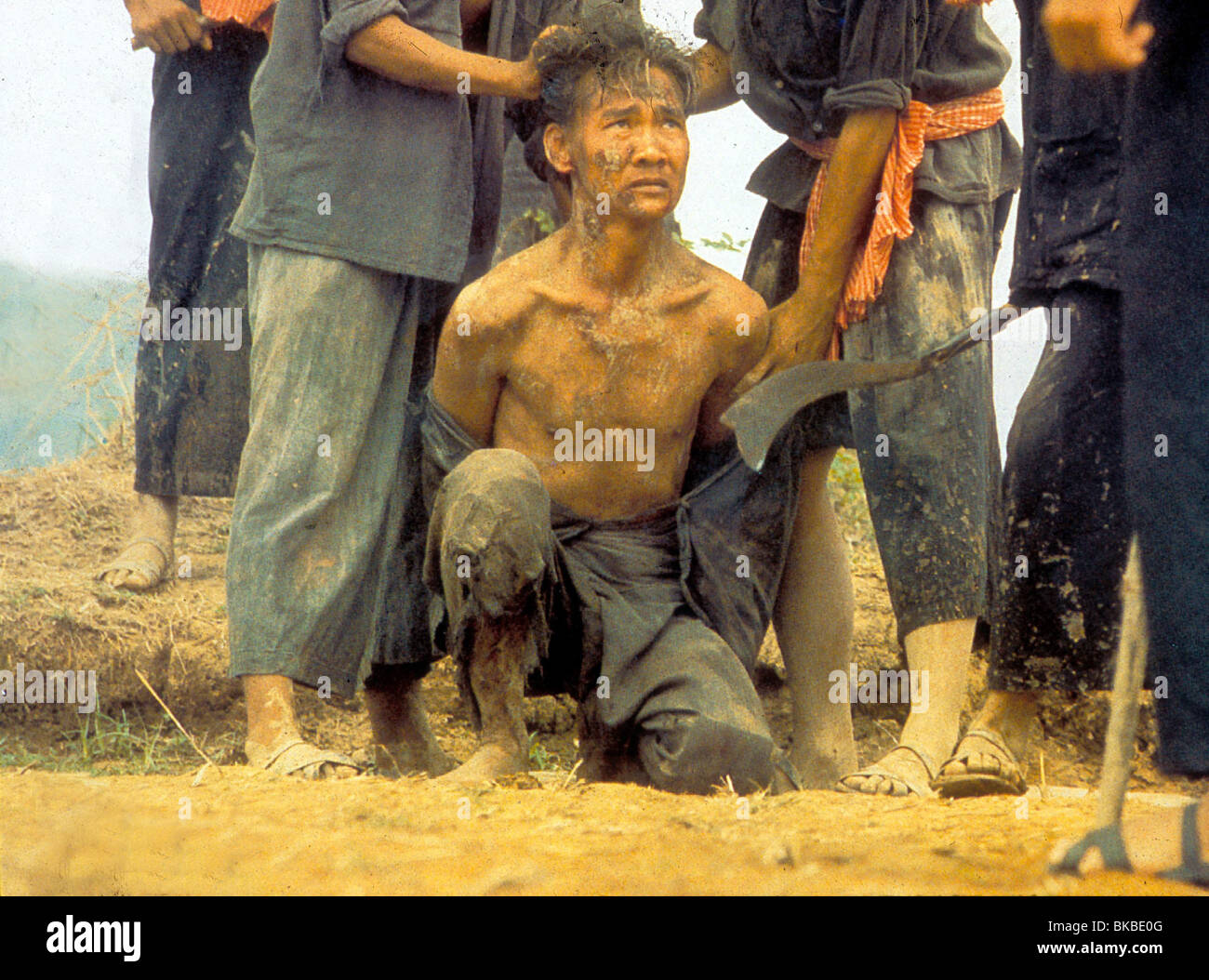 THE KILLING FIELDS (1984) HAING S NGOR KLF 048 Stock Photo - Alamy