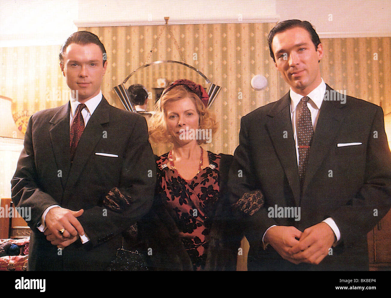 THE KRAYS (1990) GARY KEMP, BILLIE WHITELAW, MARTIN KEMP KRY 006FOH ...