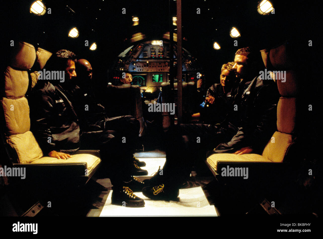 SPHERE (1998) DUSTIN HOFFMAN, SAMUEL L JACKSON, PETER COYOTE, SHARON ...