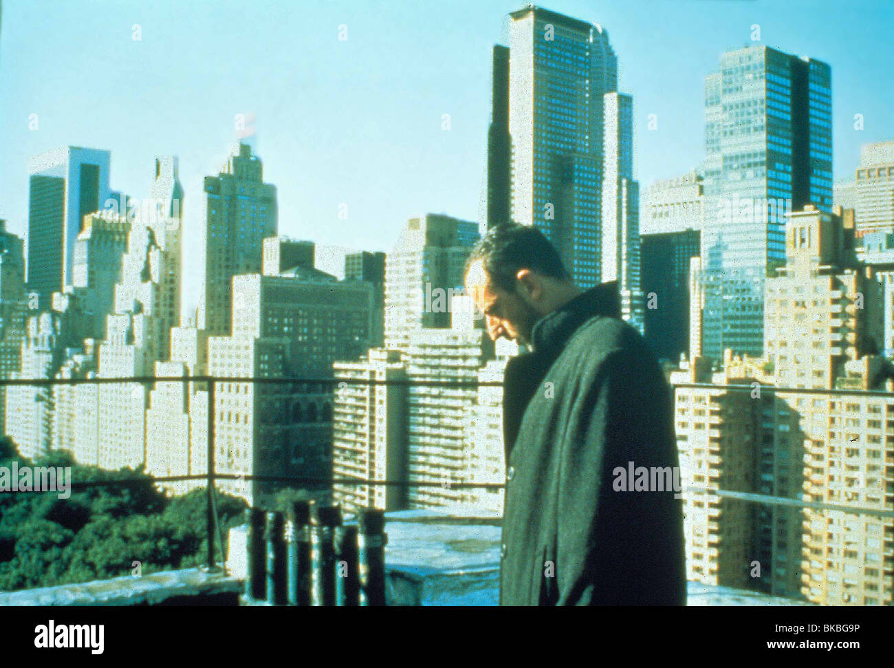 Leon 1994 jean reno hi-res stock photography and images - Alamy