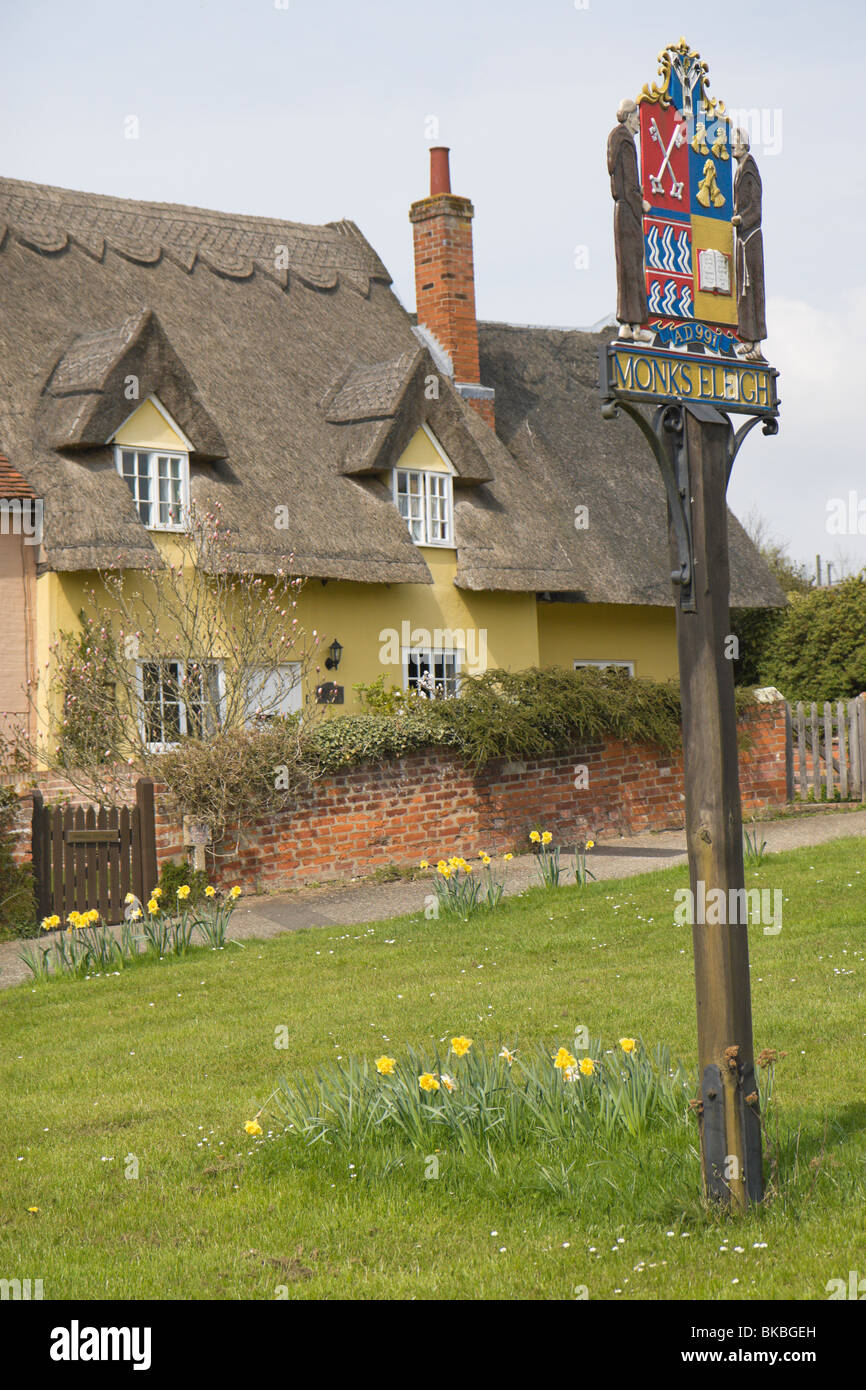 Old english village sign hi-res stock photography and images - Alamy
