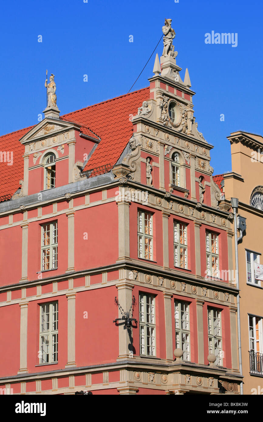 Statue of zeus and athena hi-res stock photography and images - Alamy