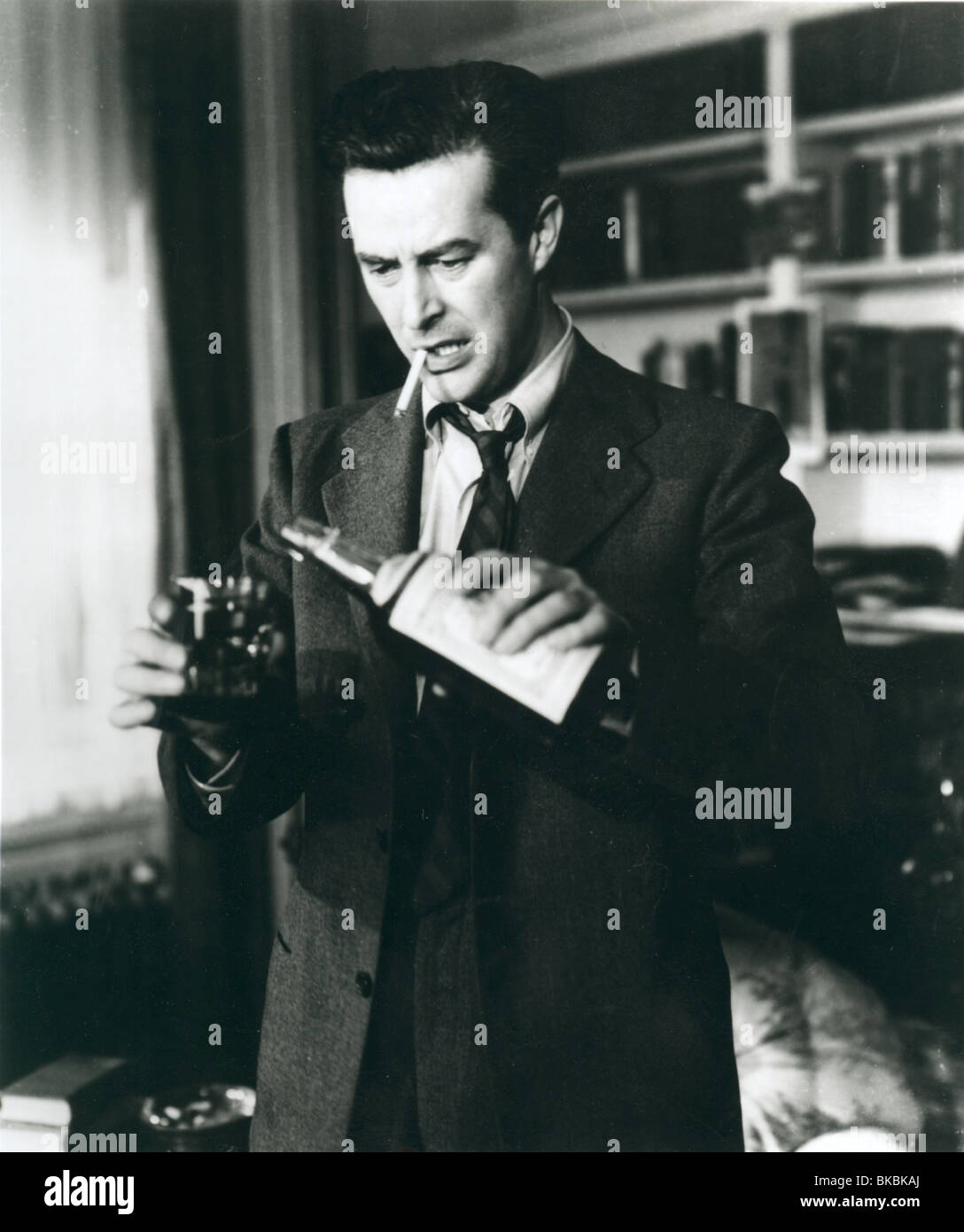 THE LOST WEEKEND (1945) RAY MILLAND LSWD 001P Stock Photo - Alamy