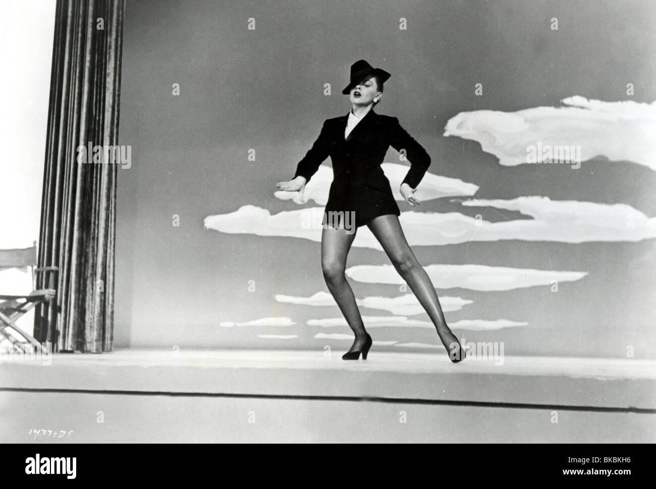 Judy garland singing hi-res stock photography and images - Alamy