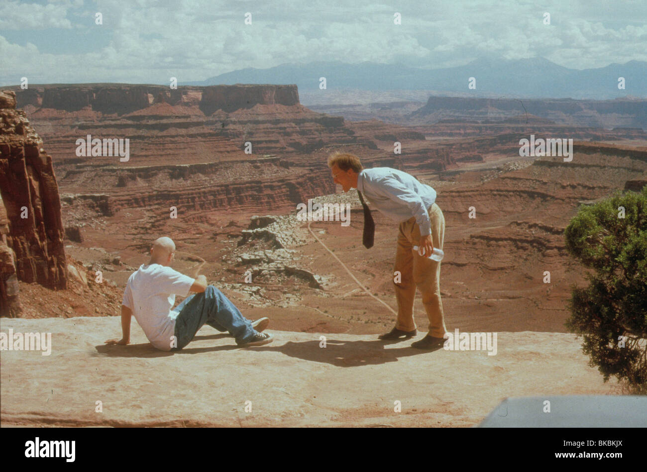 THE SUNCHASER (1996) JON SEDA, WOODY HARRELSON SUCH 003 Stock Photo - Alamy