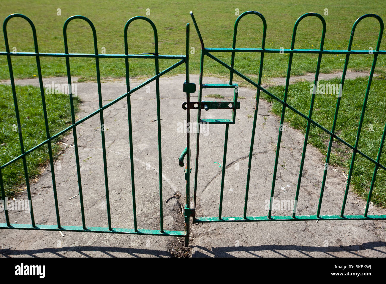 Park gate hi-res stock photography and images - Alamy