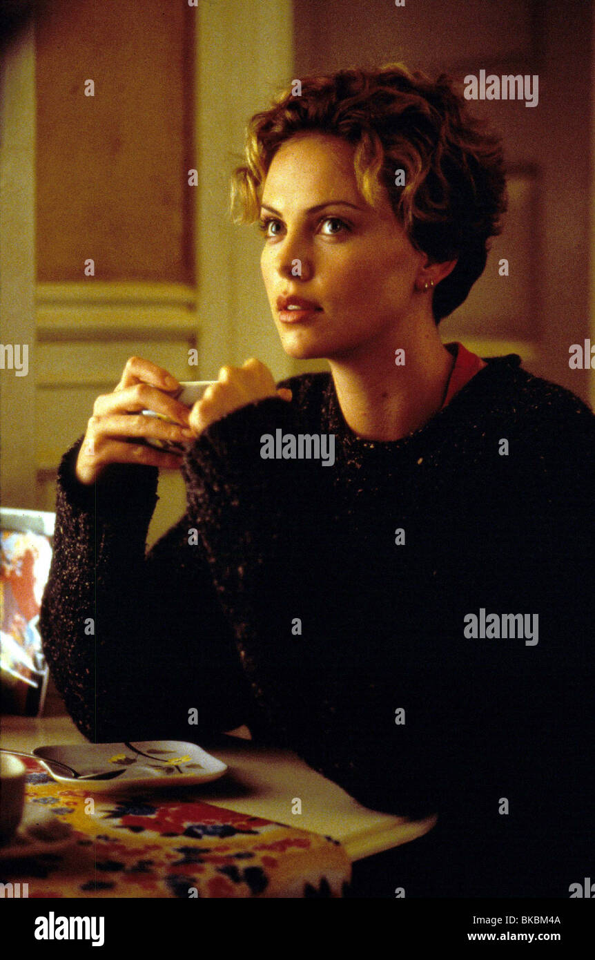 SWEET NOVEMBER (2001) CHARLIZE THERON SWNV 005 Stock Photo - Alamy
