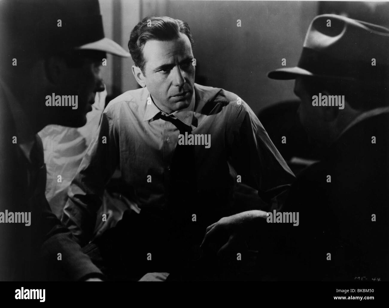 THE MALTESE FALCON (1946) HUMPHREY BOGART MTF 014P Stock Photo - Alamy