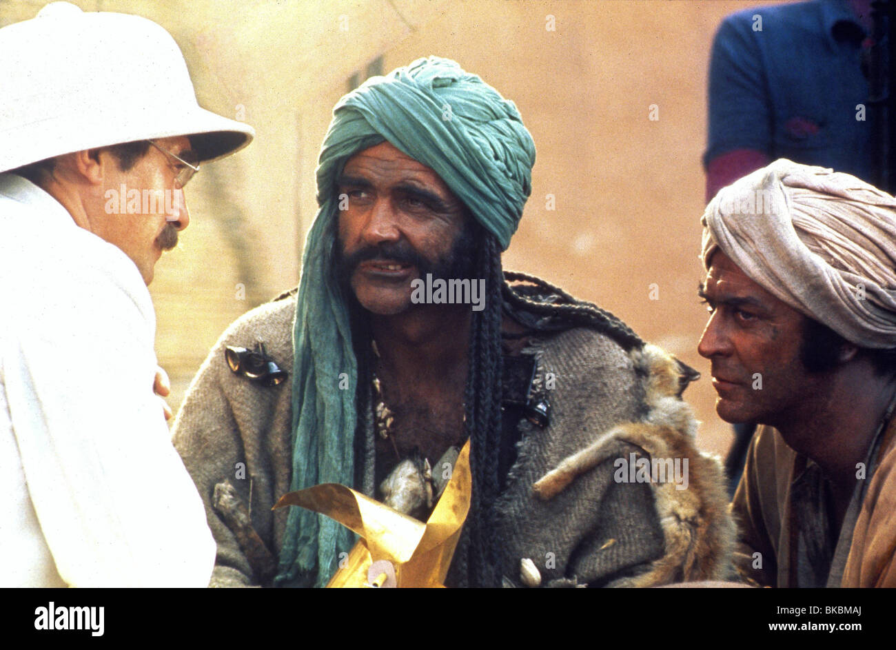 THE MAN WHO WOULD BE KING (1975) CHRISTOPHER PLUMMER, SEAN CONNERY ...