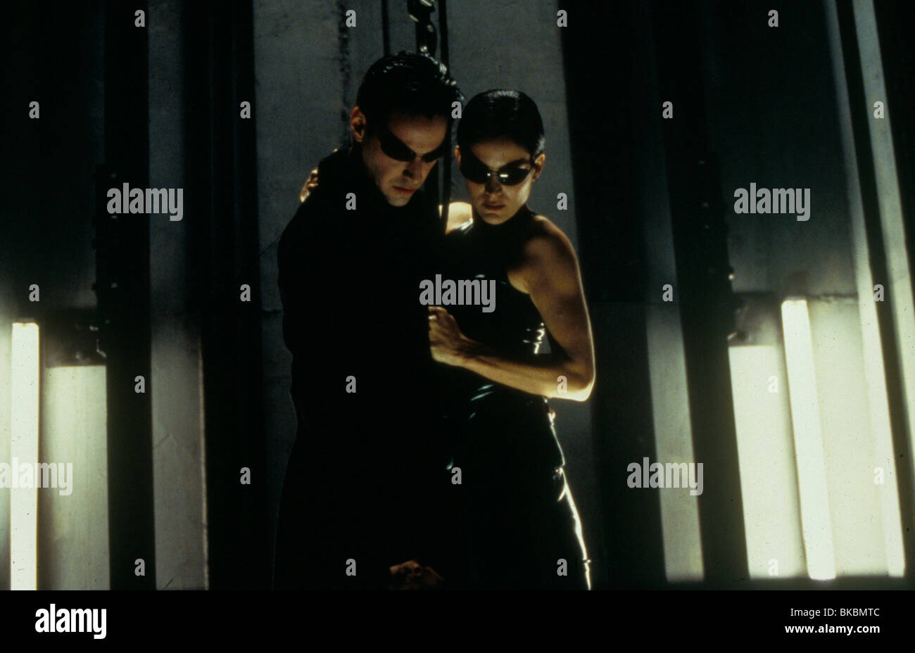 THE MATRIX (1999) KEANU REEVES, CARRIE-ANNE MOSS MTIX 006 Stock Photo ...