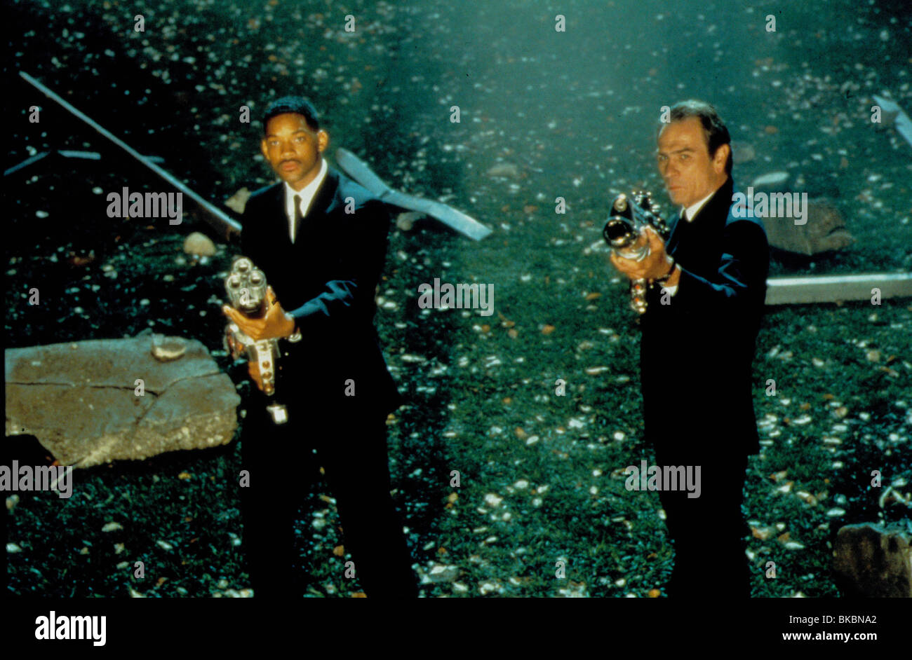 MEN IN BLACK (1997) M.I.B. (ALT) WILL SMITH, TOMMY LEE JONES NIBL 075 ...