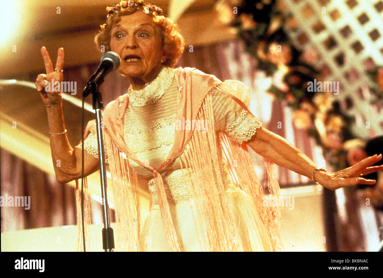 THE WEDDING SINGER ELLEN ALBERTINI DOW WDDS 052 Stock Photo - Alamy