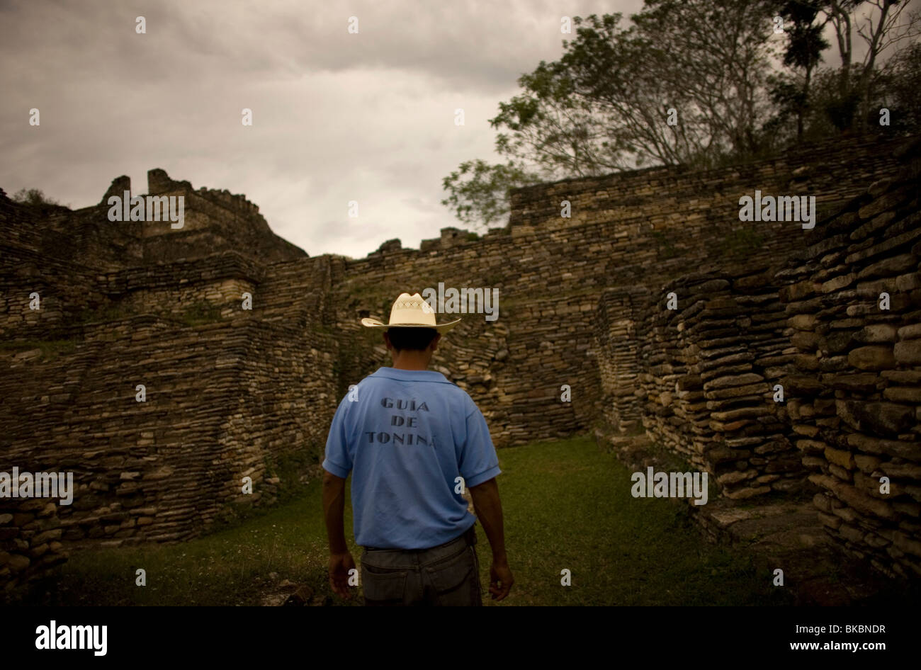 Mayan guide hi-res stock photography and images - Alamy