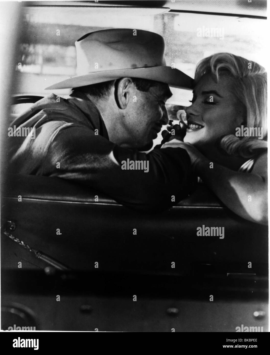 THE MISFITS (1961) CLARK GABLE, MARILYN MONROE MSFT 012P Stock Photo ...