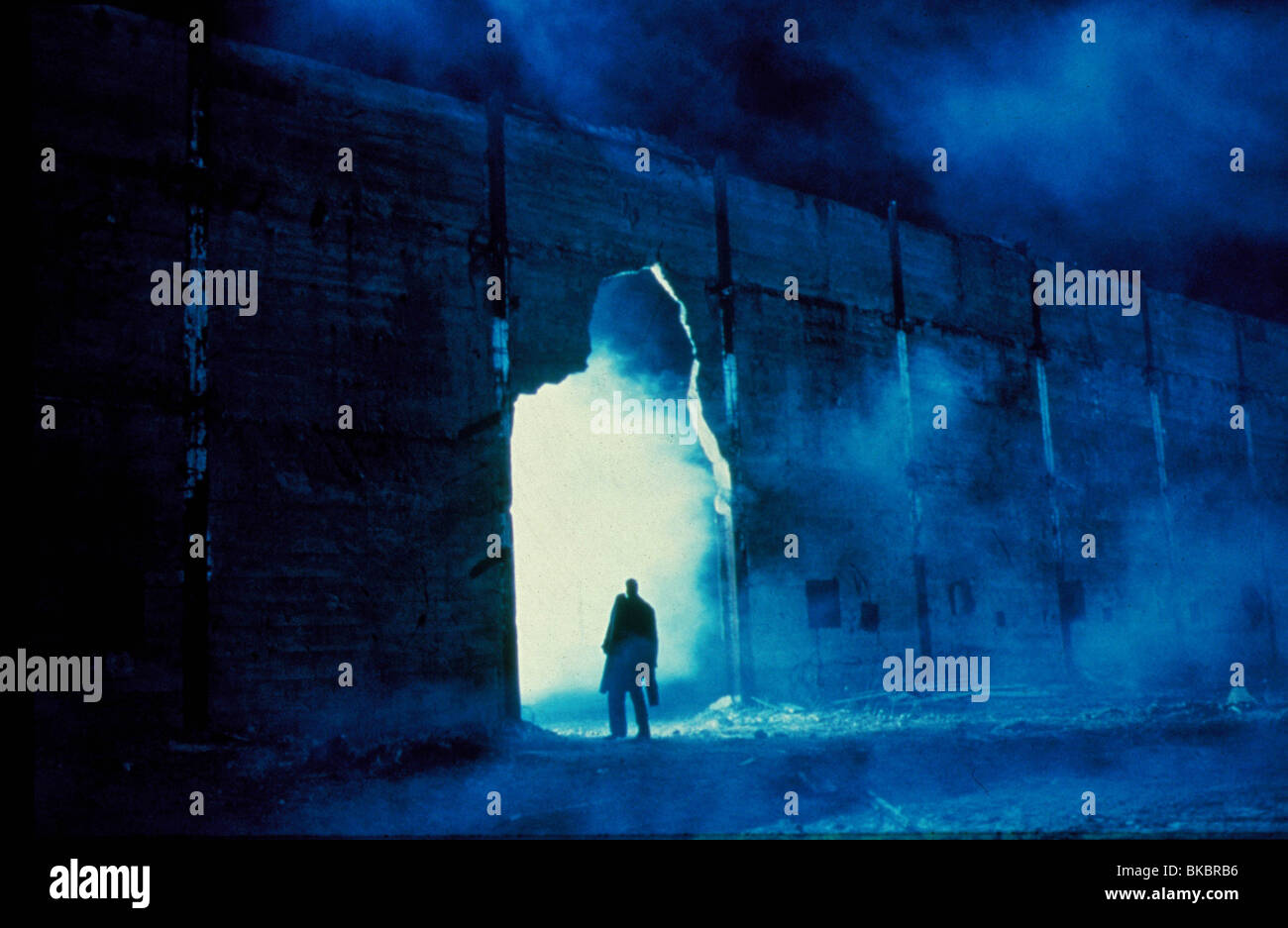 THE MOTHMAN PROPHECIES -2002 Stock Photo - Alamy