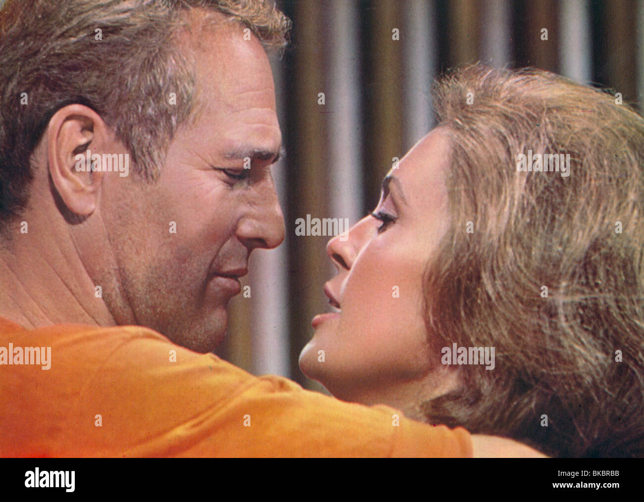 Paul Newman Faye Dunaway Towering Stock Photos & Paul Newman Faye ...