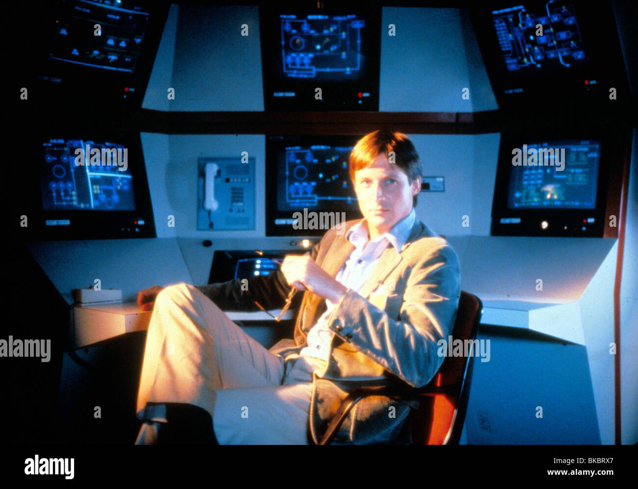 TRON (1982) BRUCE BOXLEITNER STEVEN LISBERGER (DIR) TRN 027 Stock Photo ...