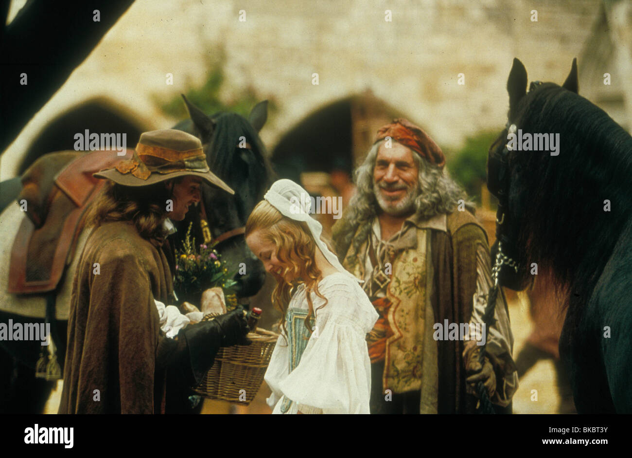 THE MUSKETEER (2001) D'ARTAGNAN (ALT) JUSTIN CHAMBERS, MENA SUVARI MUSK ...