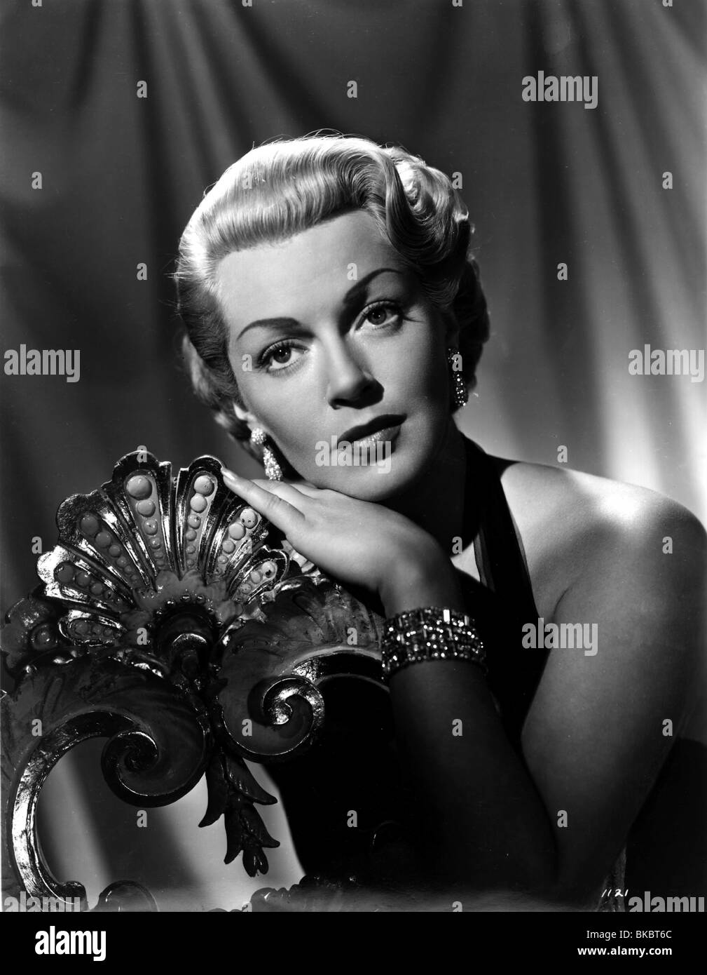 Lana turner portrait hi-res stock photography and images - Alamy