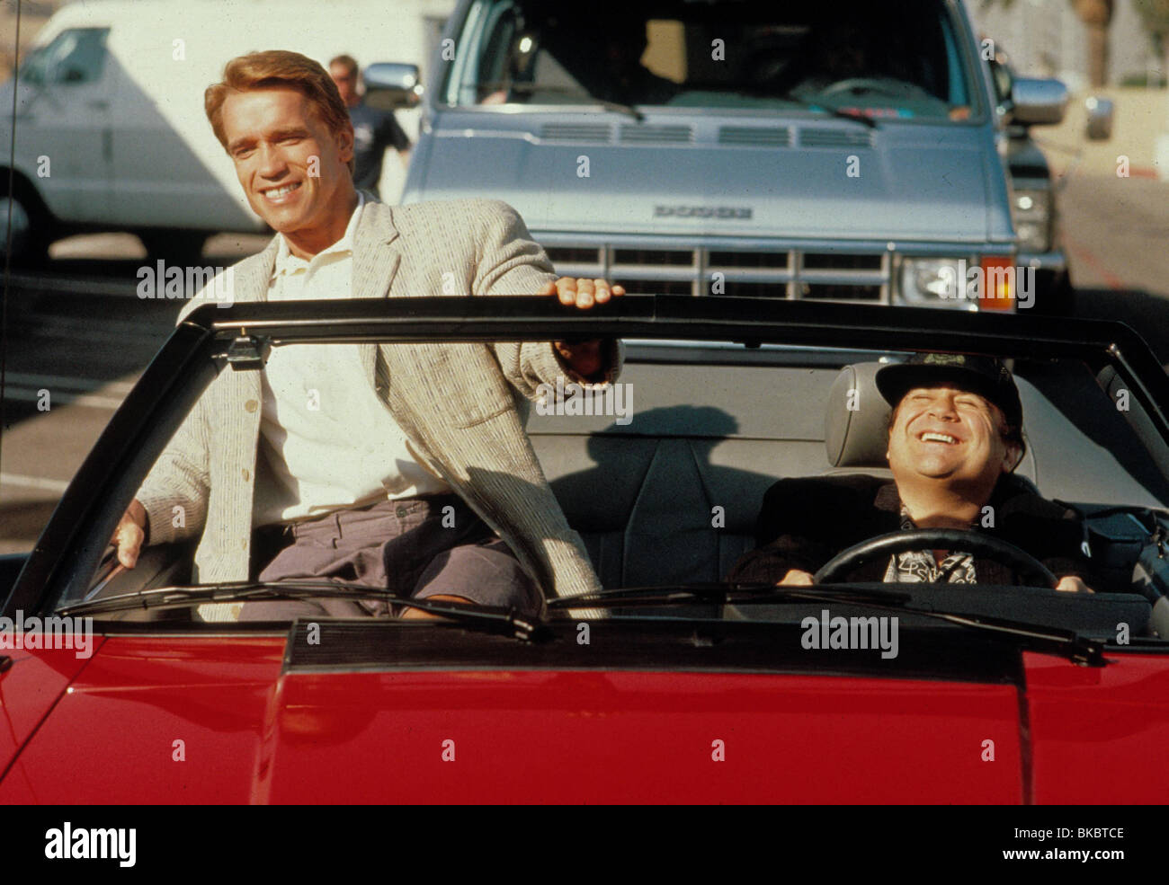 TWINS (1988) ARNOLD SCHWARZENEGGER, DANNY DEVITO TWS 003 Stock Photo ...