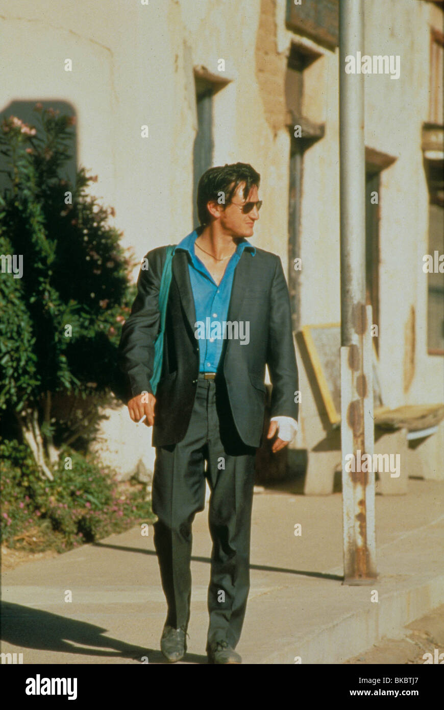 U-TURN -1997 SEAN PENN Stock Photo - Alamy