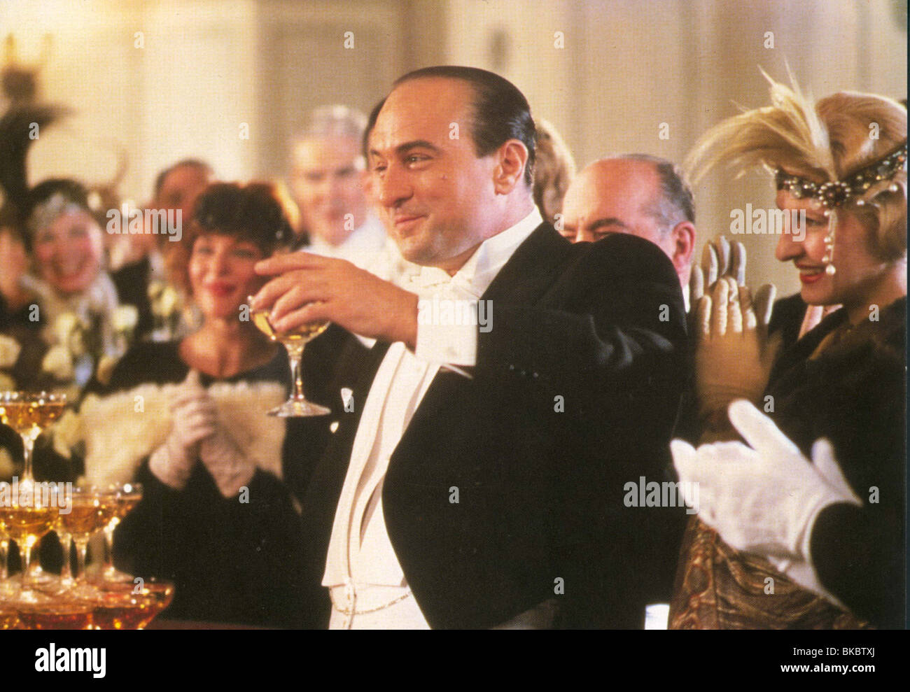 THE UNTOUCHABLES (1987) ROBERT DE NIRO UNT 001FOH Stock Photo - Alamy