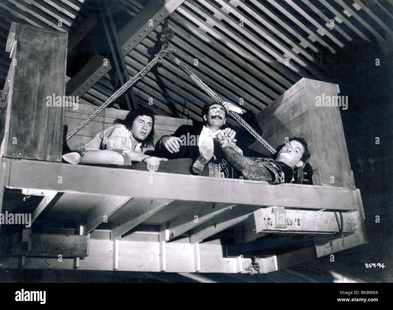 A NIGHT AT THE OPERA (1935) CHICO MARX, GROUCHO MARX, ALLAN JONES ANOP ...