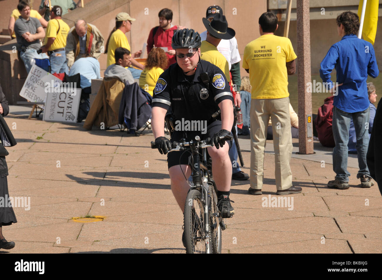 Officer on bicycle hi-res stock photography and images - Alamy