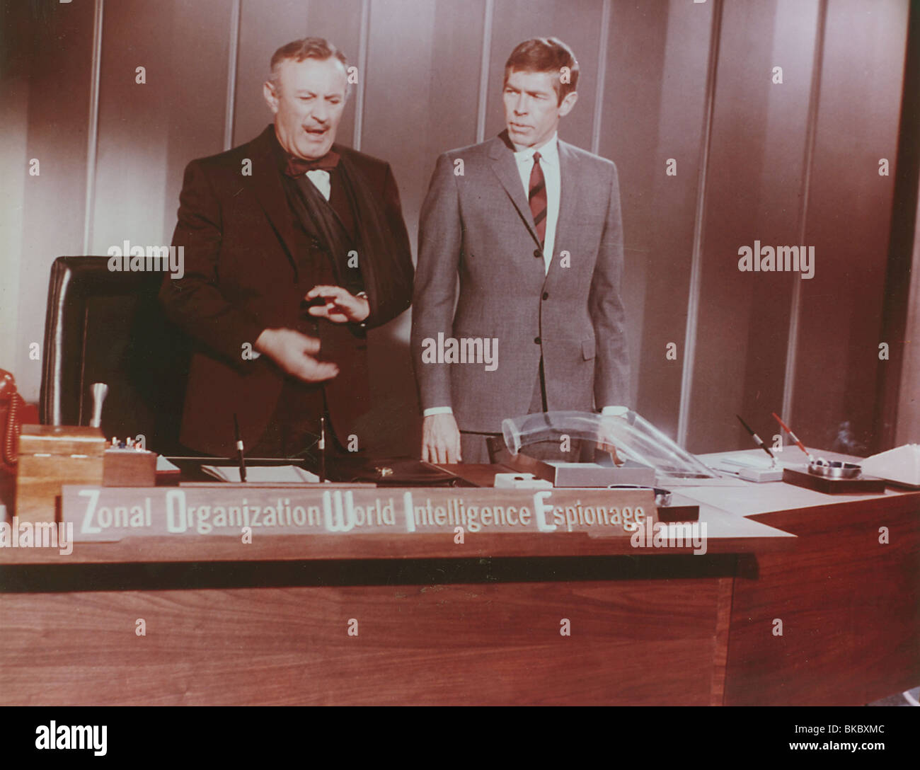 James coburn office omfl 001cp moviestore collection ltd hi-res stock ...