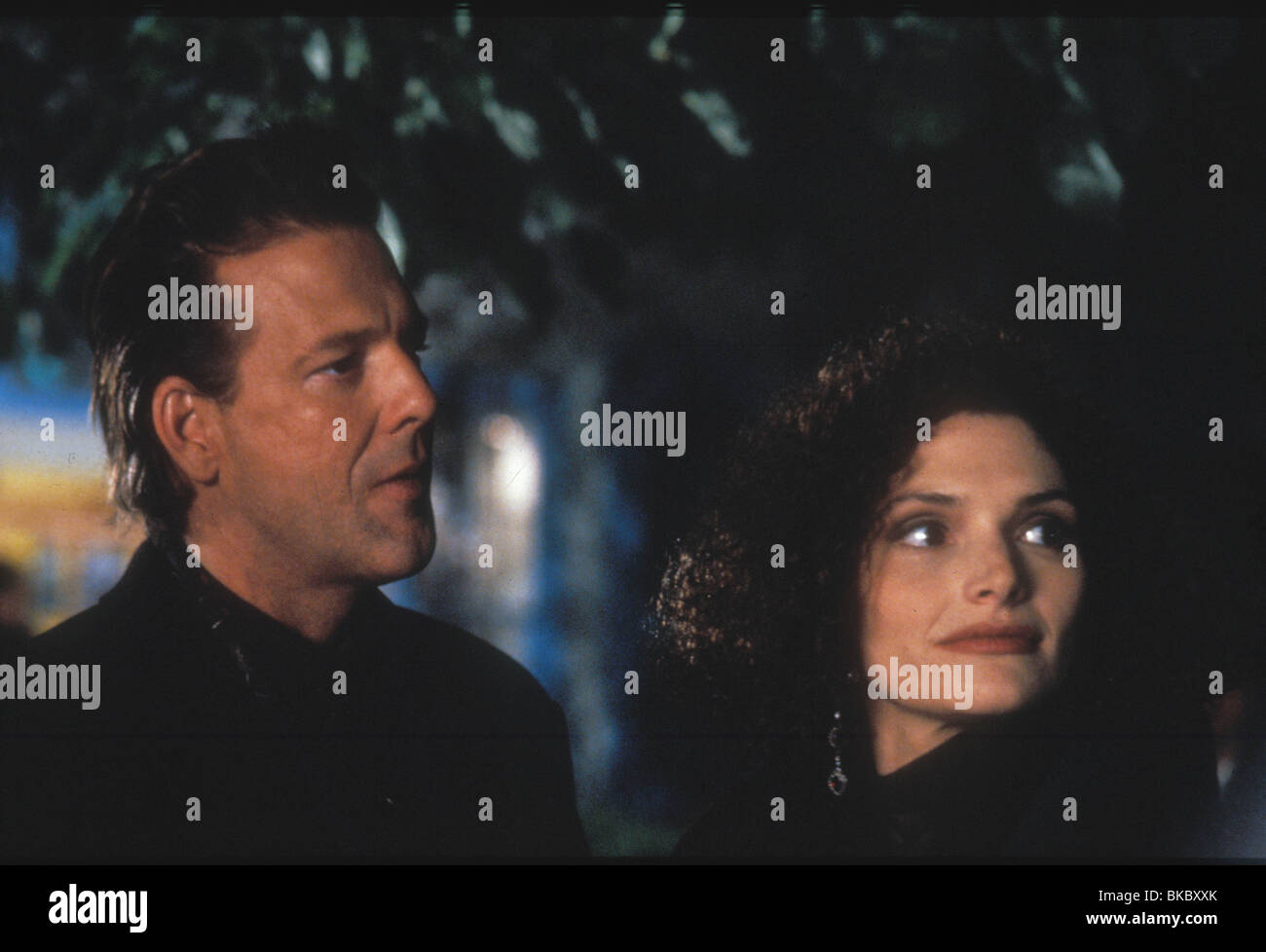 WHITE SANDS (1992) MICKEY ROURKE, MARY ELIZABETH MASTRANTONIO WHSN 017 ...