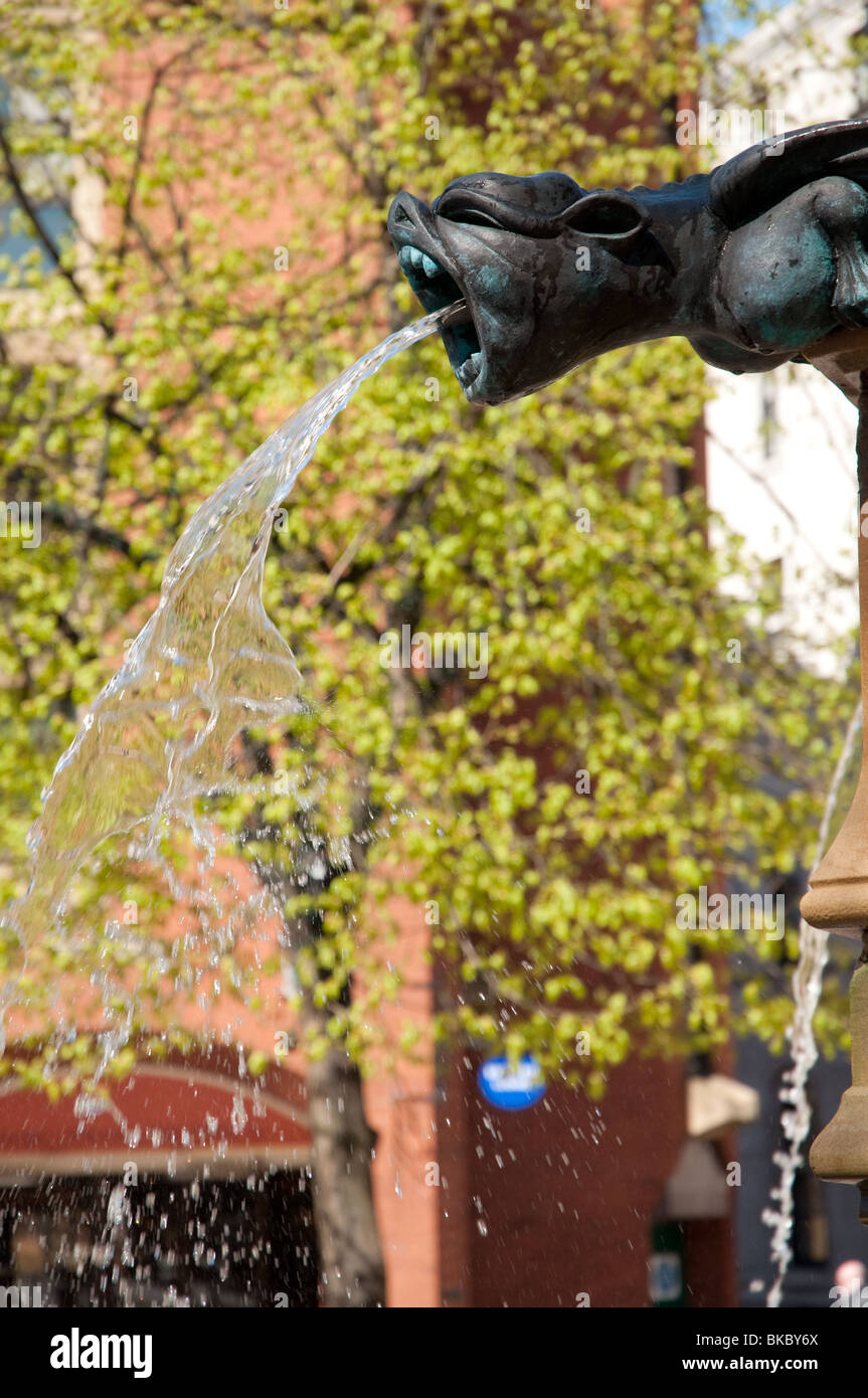Albert square statues hi-res stock photography and images - Alamy
