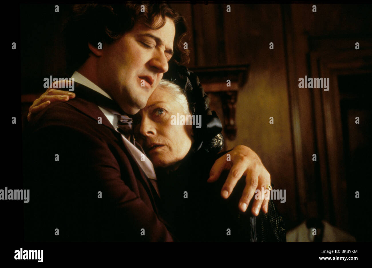 WILDE (1997) STEPHEN FRY, VANESSA REDGRAVE WLE 040 Stock Photo - Alamy