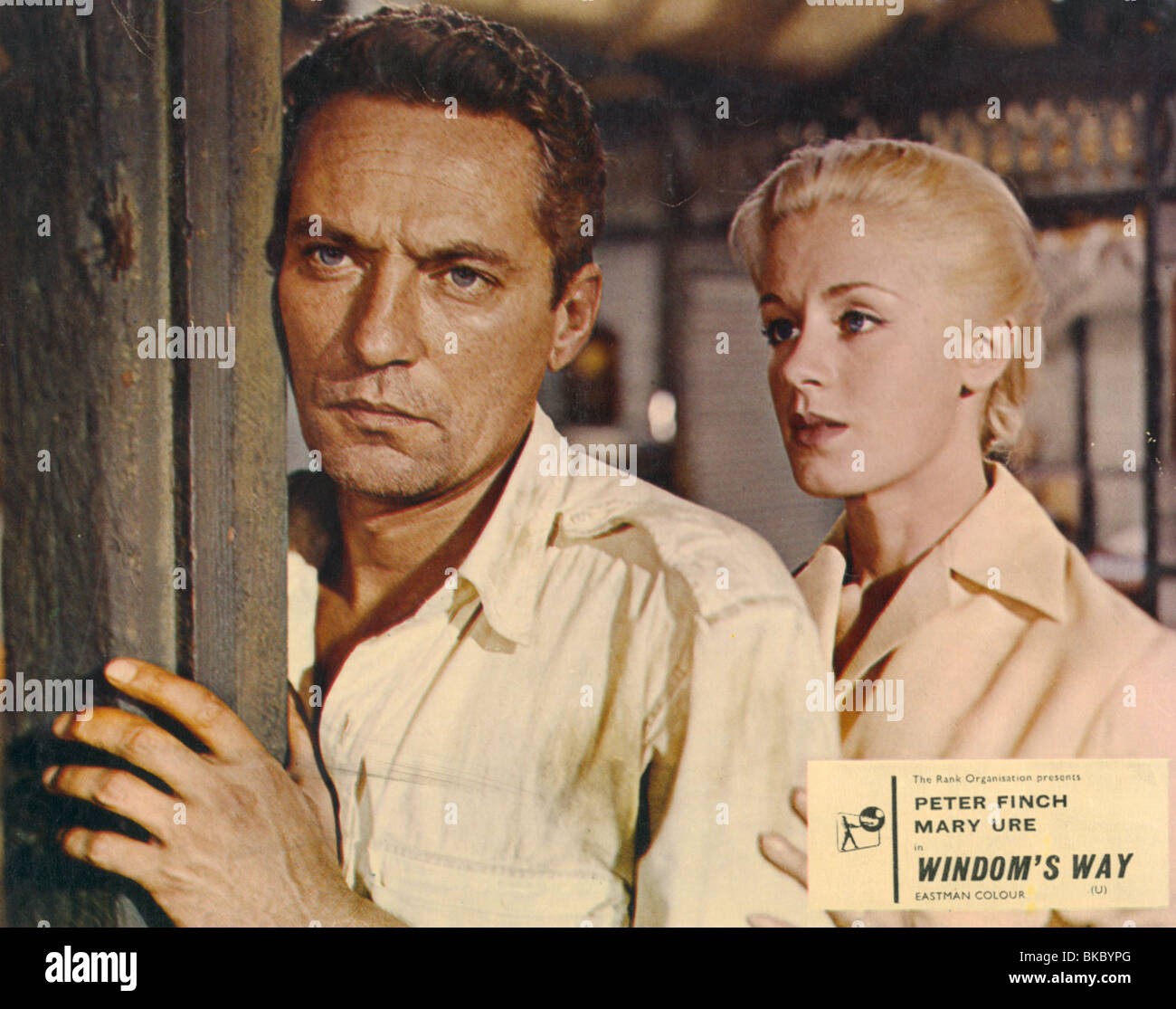 WINDOM'S WAY PETER FINCH, MARY URE WDMW 001FOH Stock Photo - Alamy