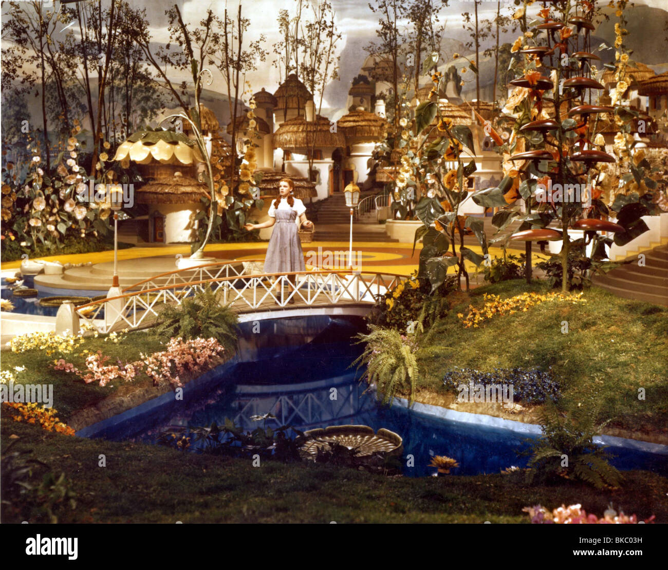 Judy garland wizard of oz hi-res stock photography and images - Alamy