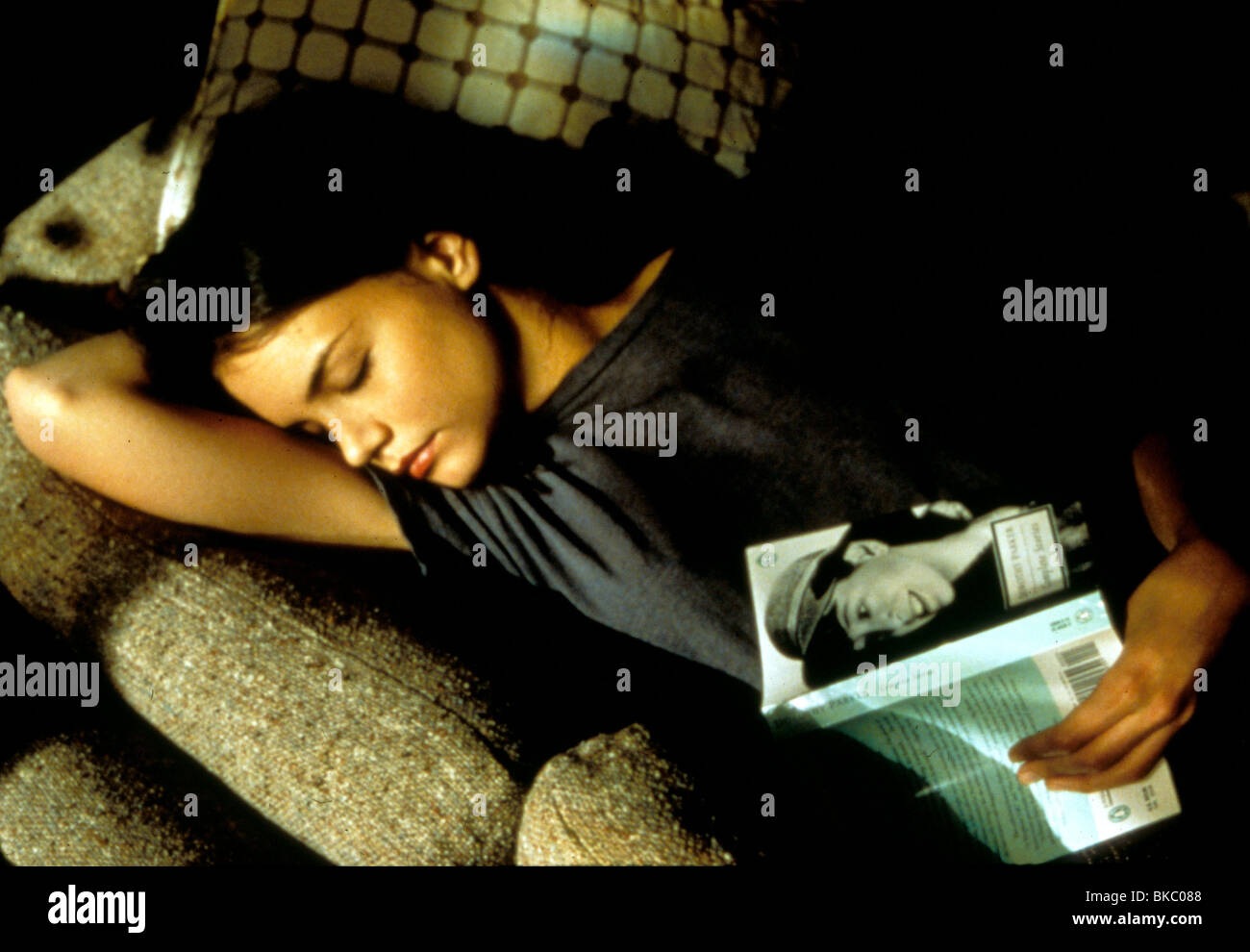 WONDER BOYS (2001) KATIE HOLMES WOBO 059 Stock Photo - Alamy