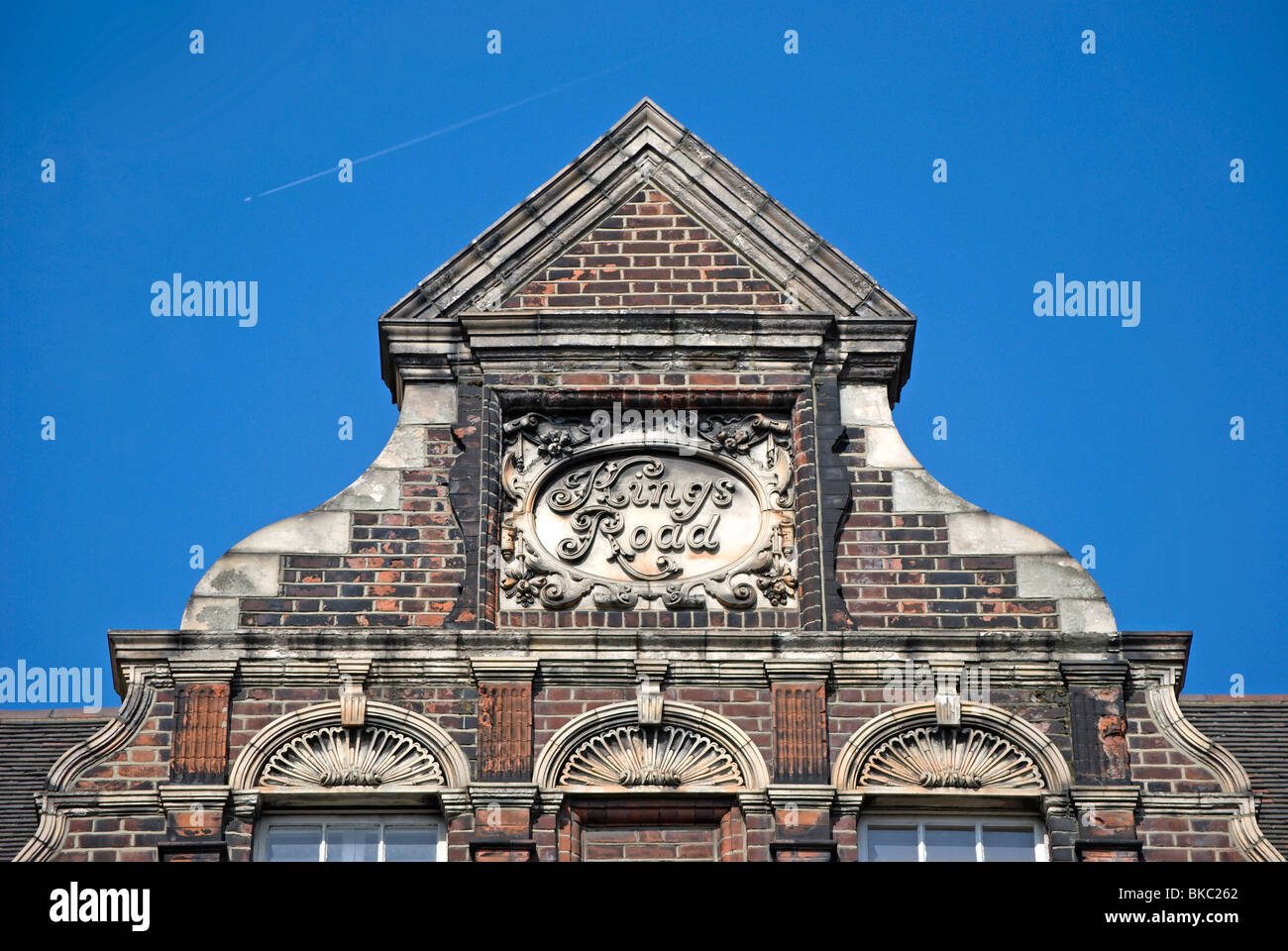 architectural features at the top of an 1880s building on the king's ...